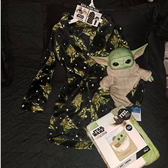 Disney | Pajamas | Nwt Mandalorian Grogu Yoda Robeblanket2 Inch Baby ...